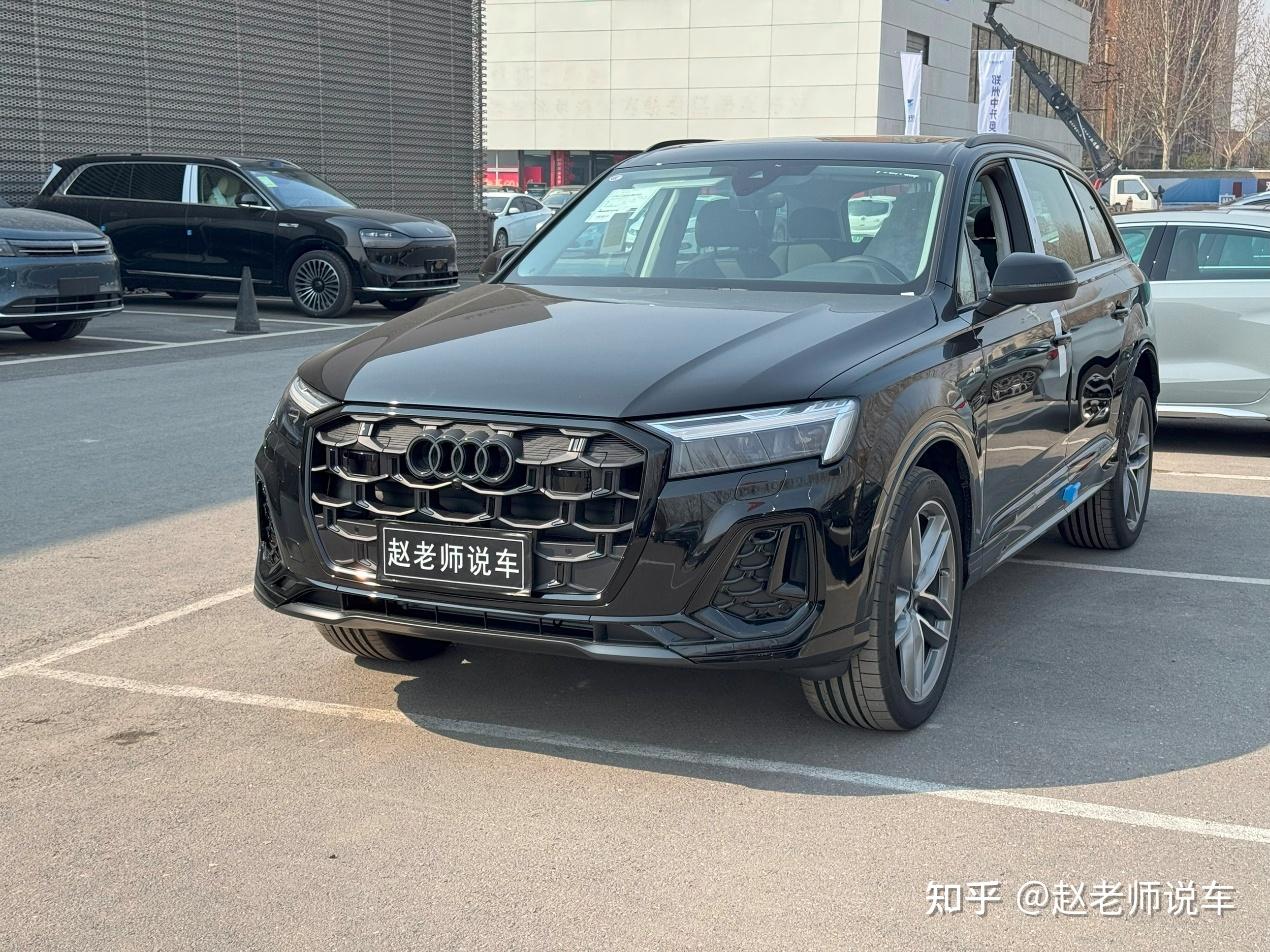 2025款奥迪Q7到店，裸车降到45万，3.0T新增黑武士版，配置有增有减 - 知乎