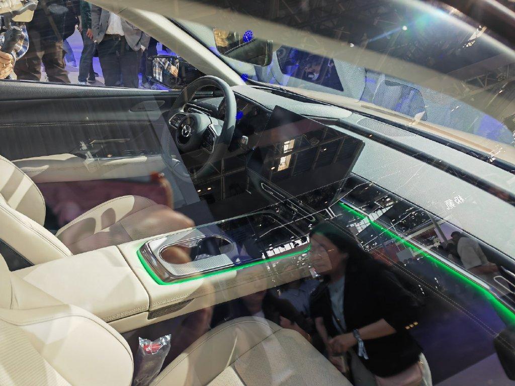 无框车门+轿跑车身，纯电/增程可选，长安马自达EZ-6亮相 - 知乎