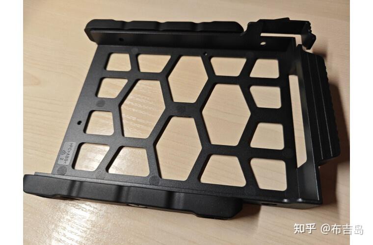 【私有云国补开启!!!】自费3w+实测20款NAS私有云，2025全网超详细NAS私有云选购攻略，选NAS看这一篇就够了！ - 知乎