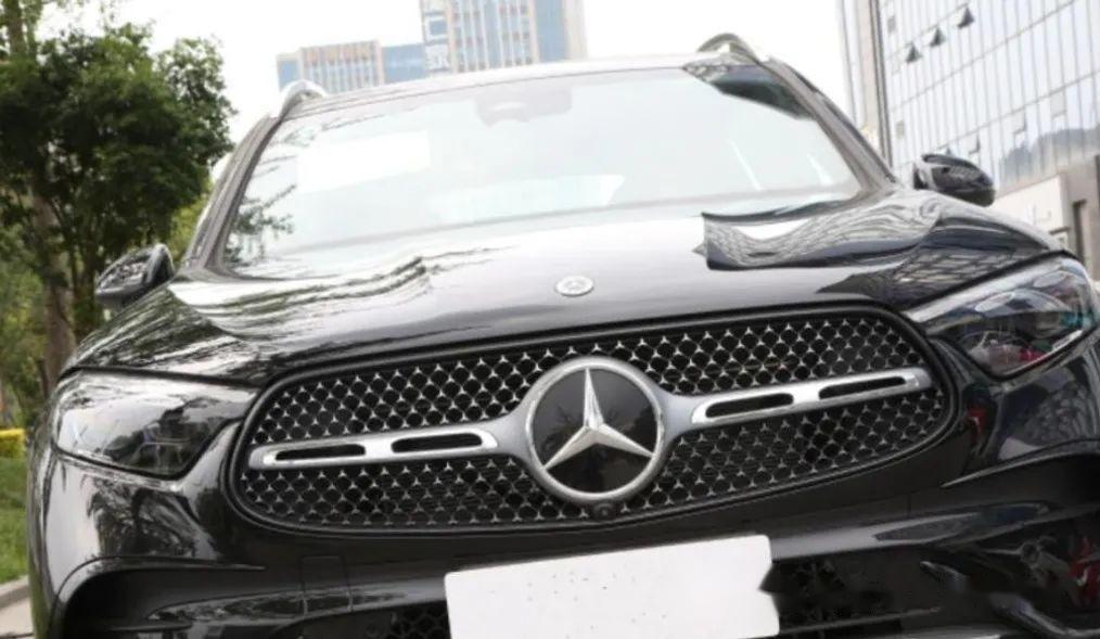 奔驰“梅开二度”，暴跌10万，一路降至22万多，2.0T+9AT后驱，动力一流 - 知乎