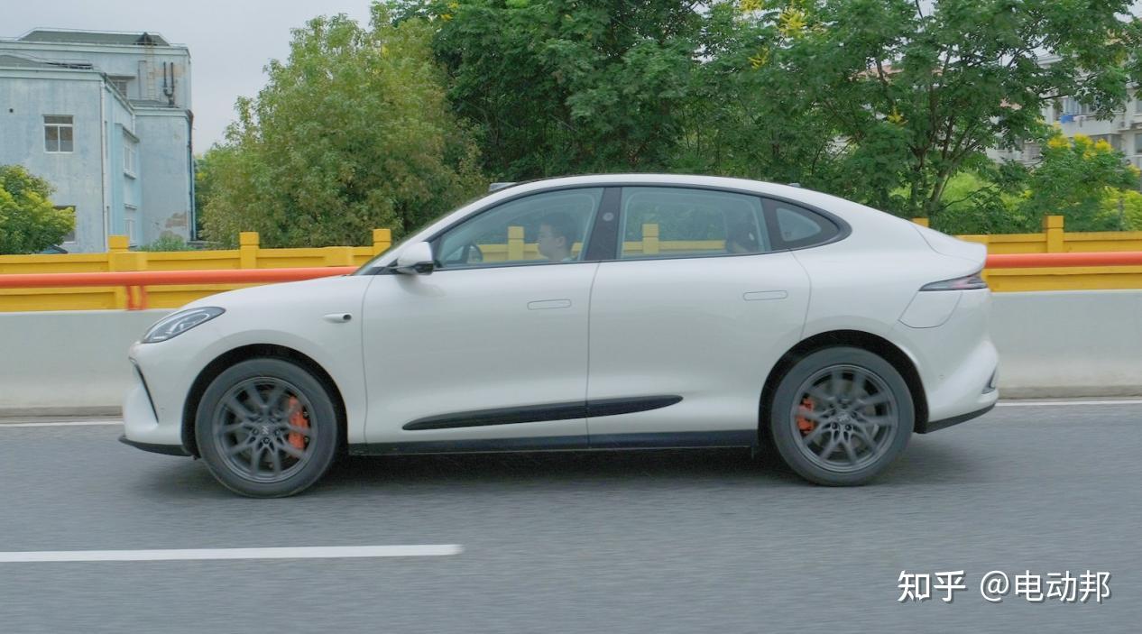智己LS6首试！3.48s也可以很柔情，号称『史上最强6系』 - 知乎