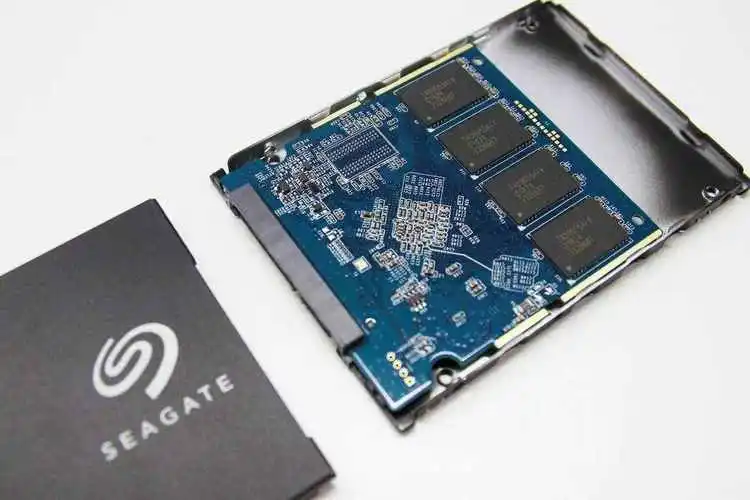 固态硬盘、机械硬盘、RAM、ROM的区别和联系 - 知乎