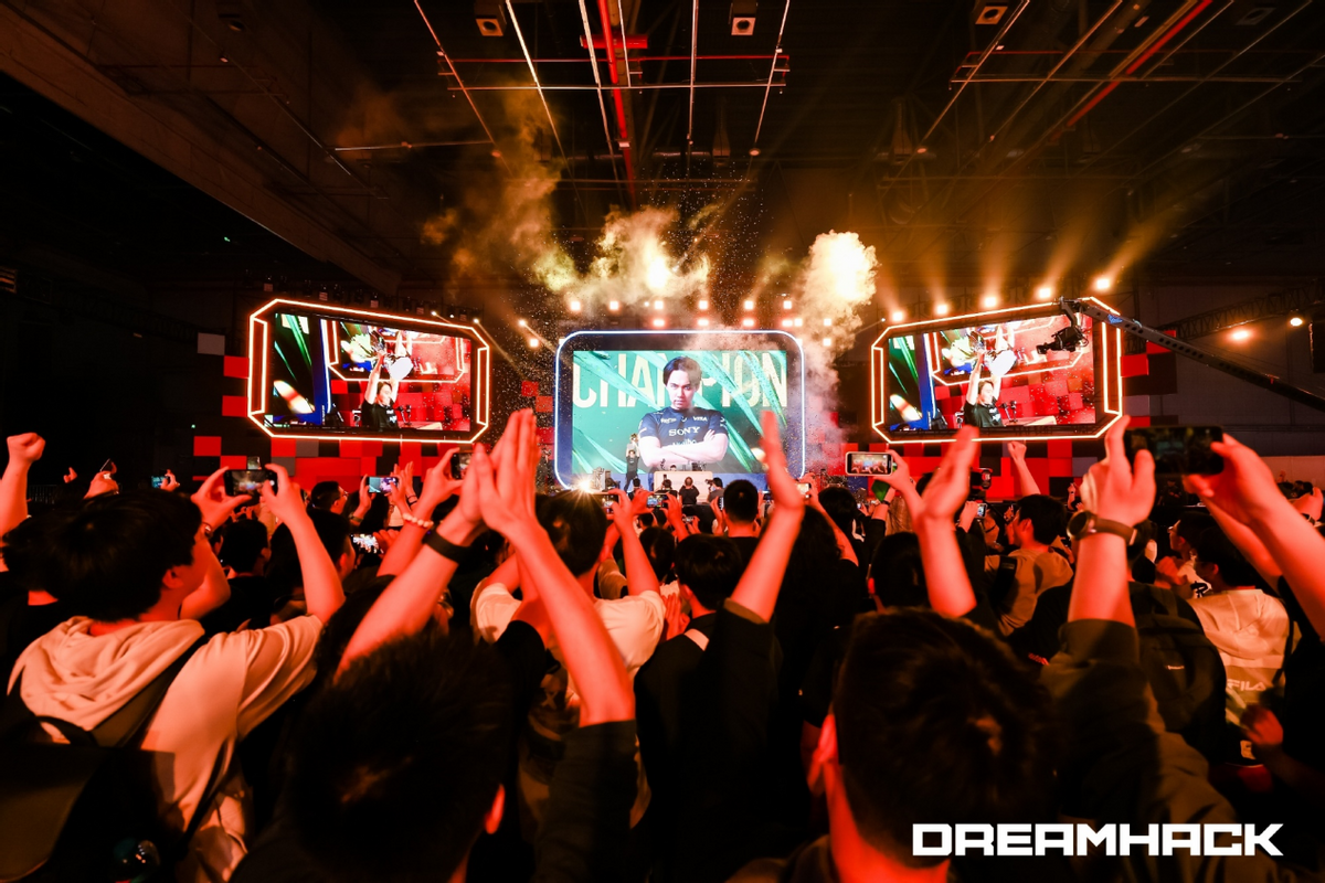 八位堂亮相2025 DreamHack，发布新品全按键专业街机控制器天刃星 - 知乎