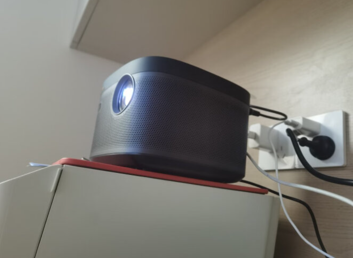 极米NEW Z8X（极米newz8x）怎么样？使用三月后优缺点评测