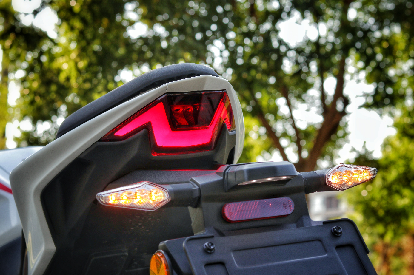 让一众媒体老师“翻车”的豪爵DR300怎么样？中国摩托车联合测评 - 知乎