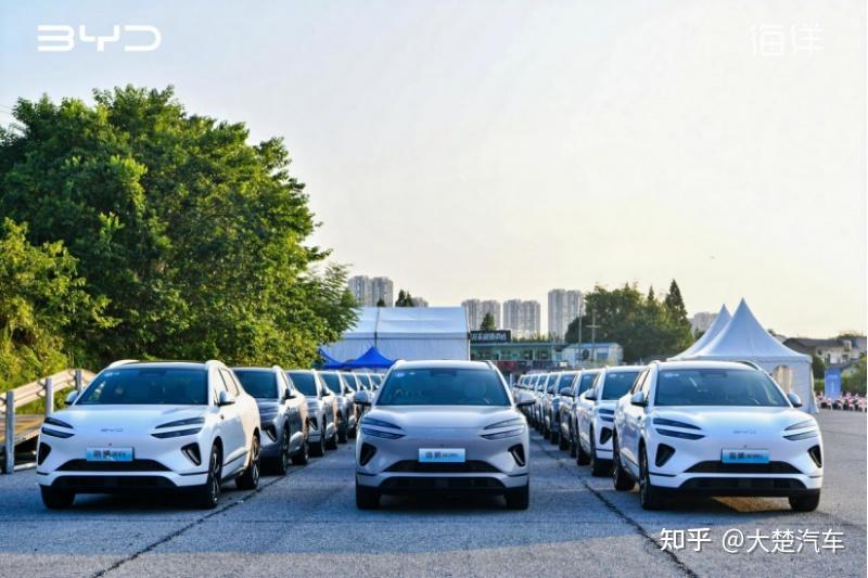 拨杆就自动变道？比亚迪海狮 06 EV高速试驾 DiPilot 100 系统全程零接管，这波操作太秀了 - 知乎