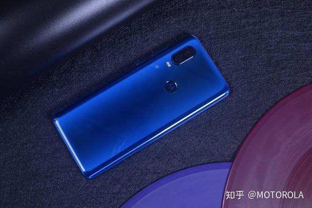 不用再去电影院了 moto P50让你爽个够 - 知乎