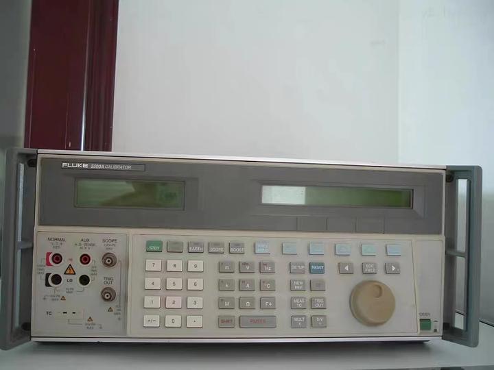 福禄克FLUKE 5700A示波器校准仪 - 知乎