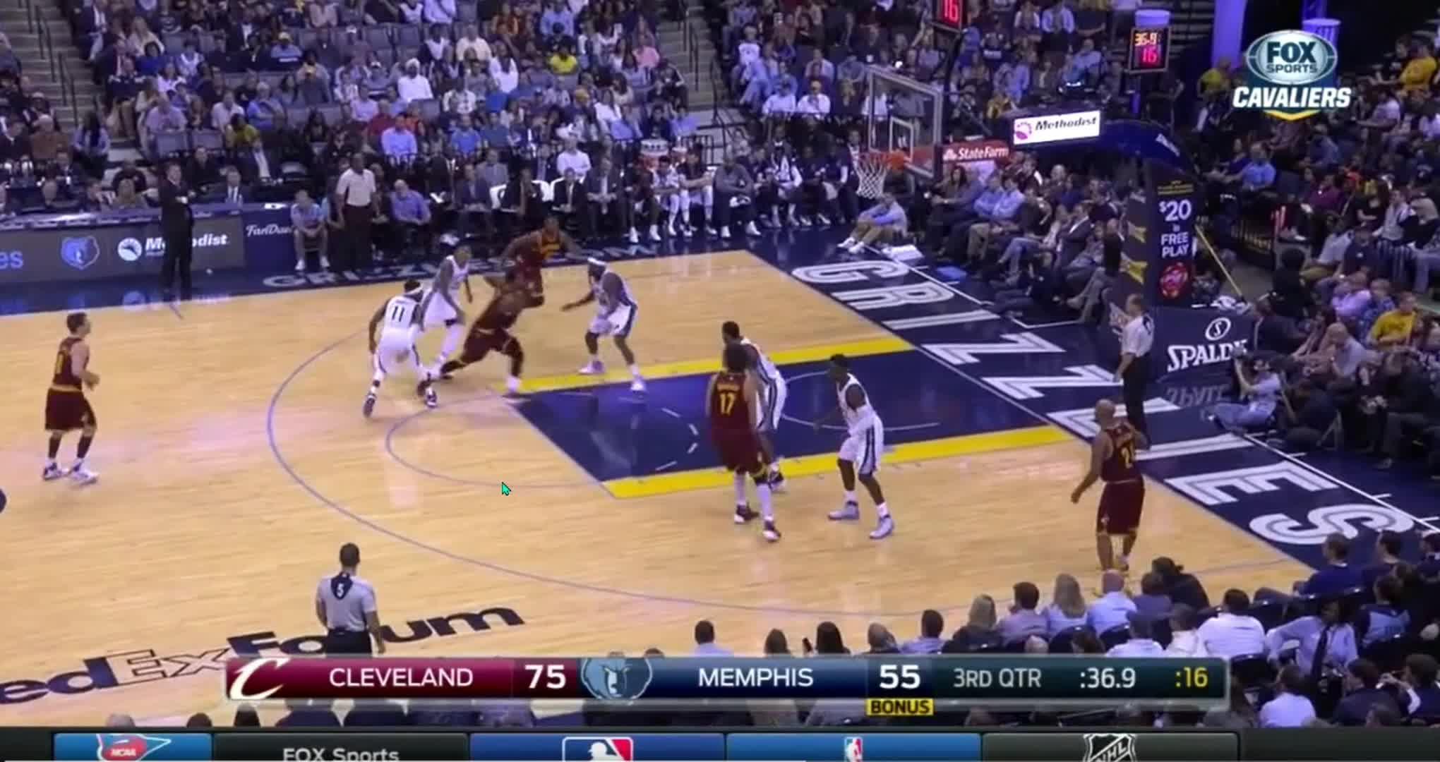 术语解释：浅议NBA常用的 Pin Down Screen 的概念及特征 - 知乎