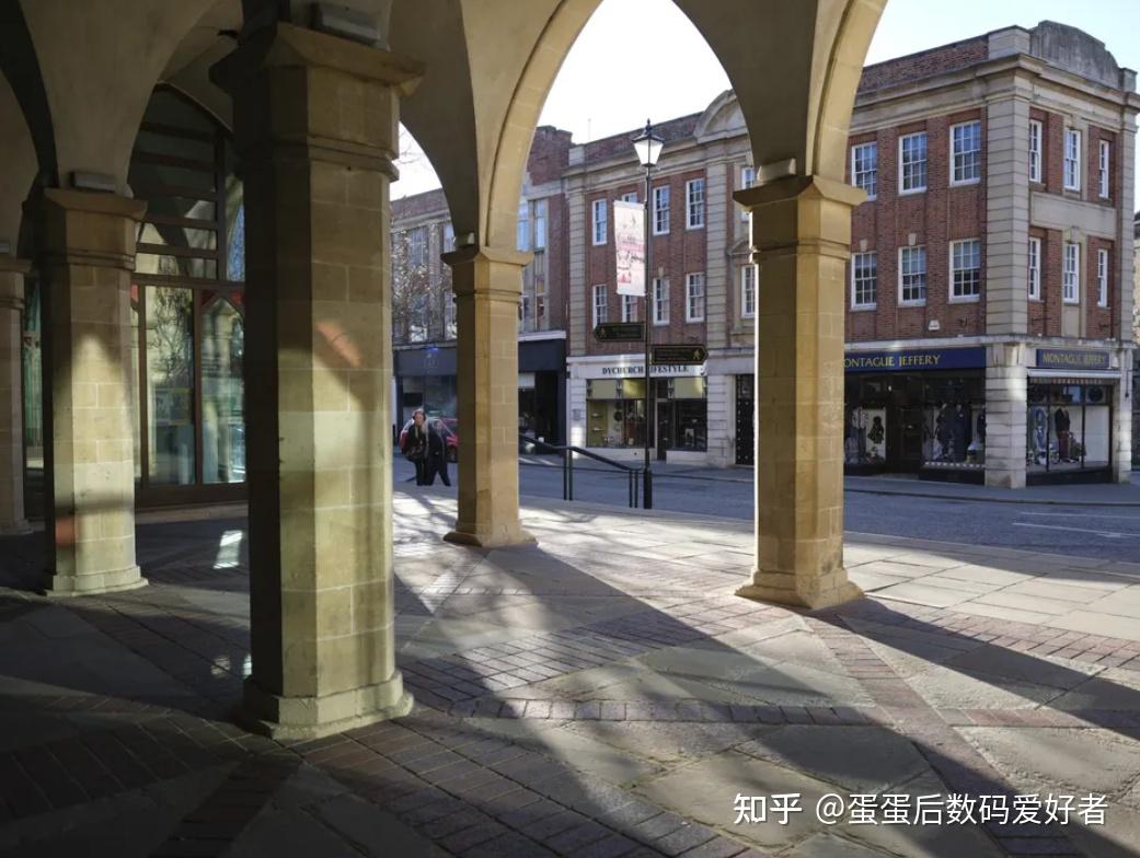 富士GFX100RF与徕卡Q3：我对比了两款顶级便携相机，结果更偏爱哪一款呢？ - 知乎