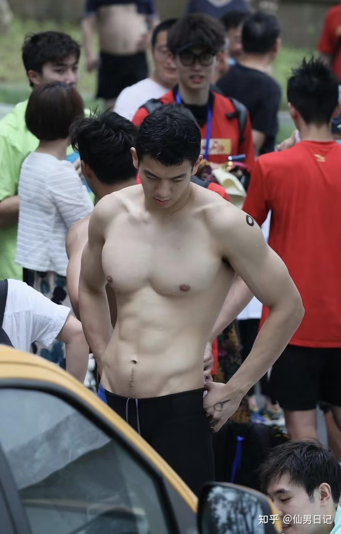 满池子肌肉猛男，这个187cm大包壮汉格外诱人！ - 知乎