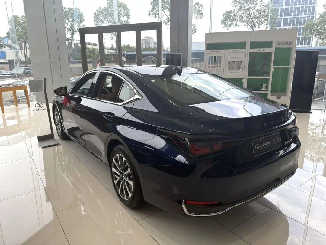 三台雷克萨斯ES200指导价29.99万，现全部包牌过户22.8万 - 知乎