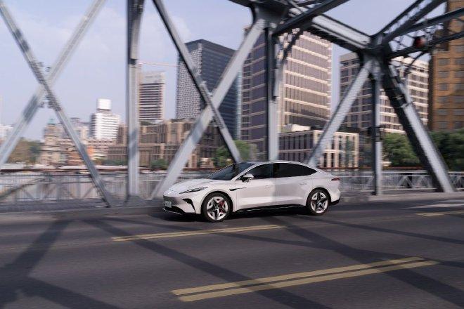 飞凡F7 2024年迎来焕新大升级 续航增加至702km - 知乎