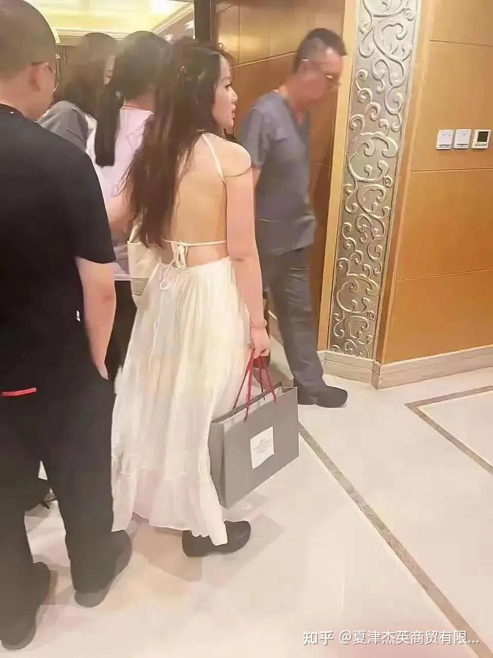 副主任医师出轨多名女医护，小三身份被扒不简单！！ - 知乎