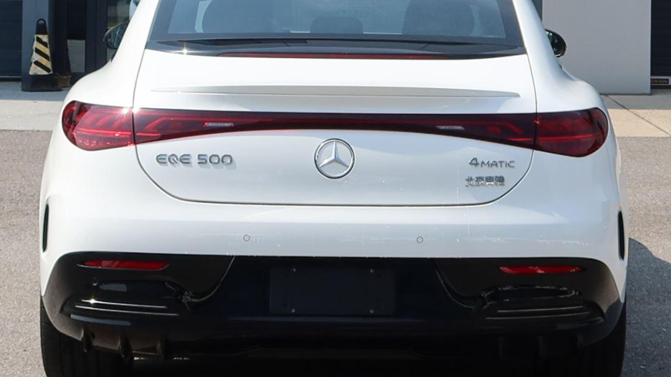 奔驰EQE：出四驱版也跑不过ET7，但为豪华这50多万花得值？ - 知乎