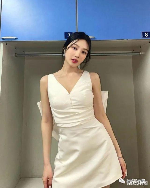 又纯又欲！JOY朴秀荣Gaon典礼私照引热议 - 知乎