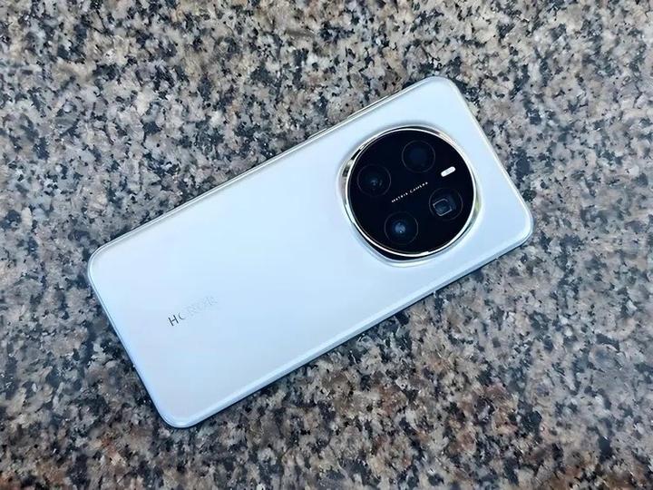 Pro版支持3D人脸识别+7K电池，爆料称荣耀Magic8系列三机下半年发 - 知乎