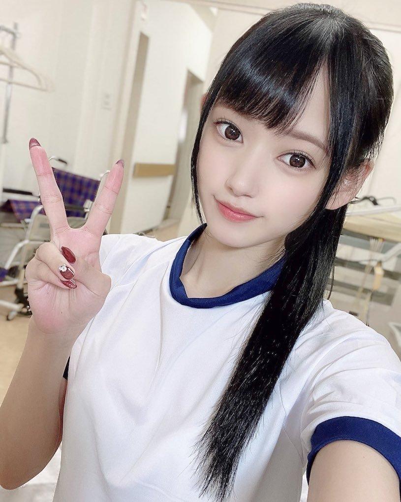 新人八挂海成人式后更惹火，青春搭配红丝袜！ - 知乎