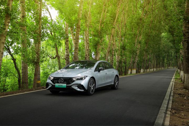 6.7秒破百+续航752km，轴距超3米，52.8万起售的奔驰EQE香吗？ - 知乎