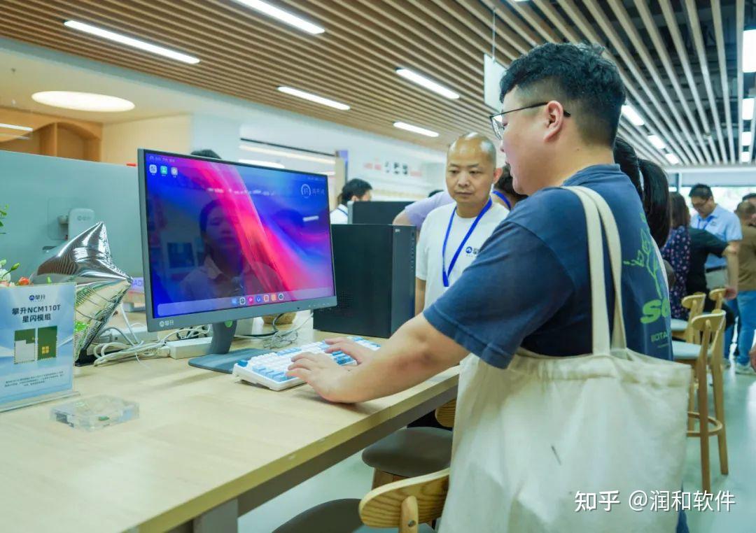 润开鸿重磅发布基于OpenHarmony的桌面操作系统及AI PC工作站 - 知乎