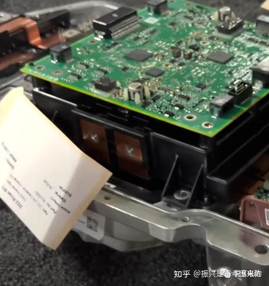 美纯电皮卡Rivian R1T分布式电驱动拆解分析总结（一） - 知乎