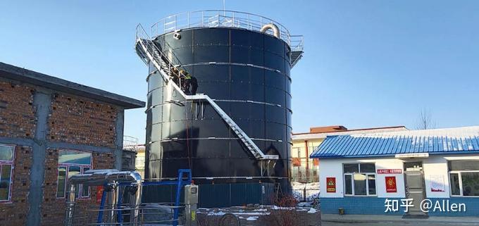 The aeration tank uses the activated sludge method for wastewater ...