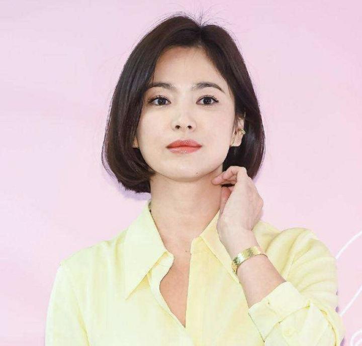 女人过了40岁，初秋不要丝袜配高跟鞋，学宋慧乔穿搭，减龄、洋气 - 知乎