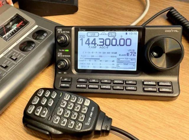 ICOM首次采用显示屏倾斜设计的全波段的电台：IC-7100 - 知乎