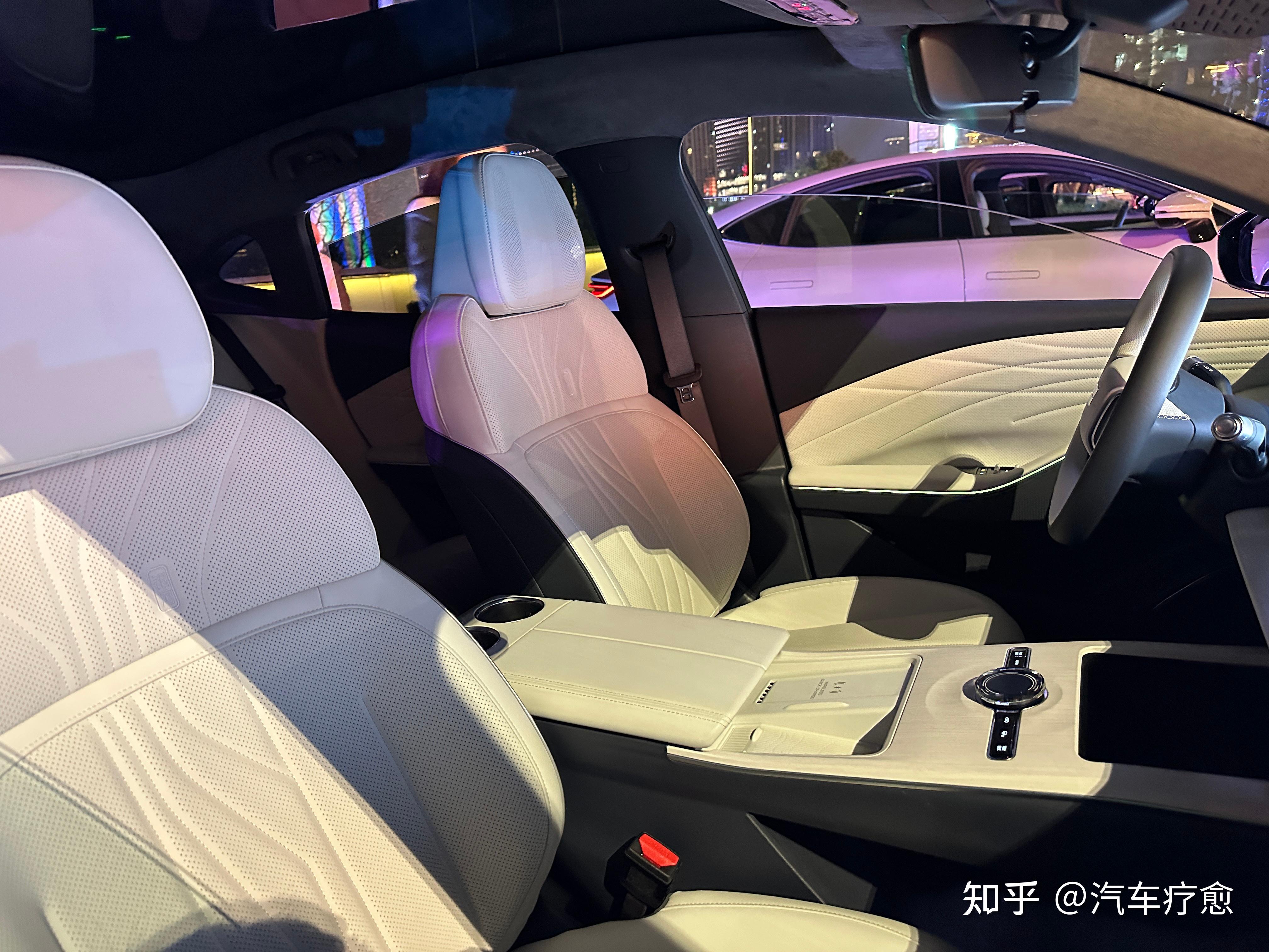 800V性能炸裂，400V主流配置全都有，吉利银河E8太香了 - 知乎