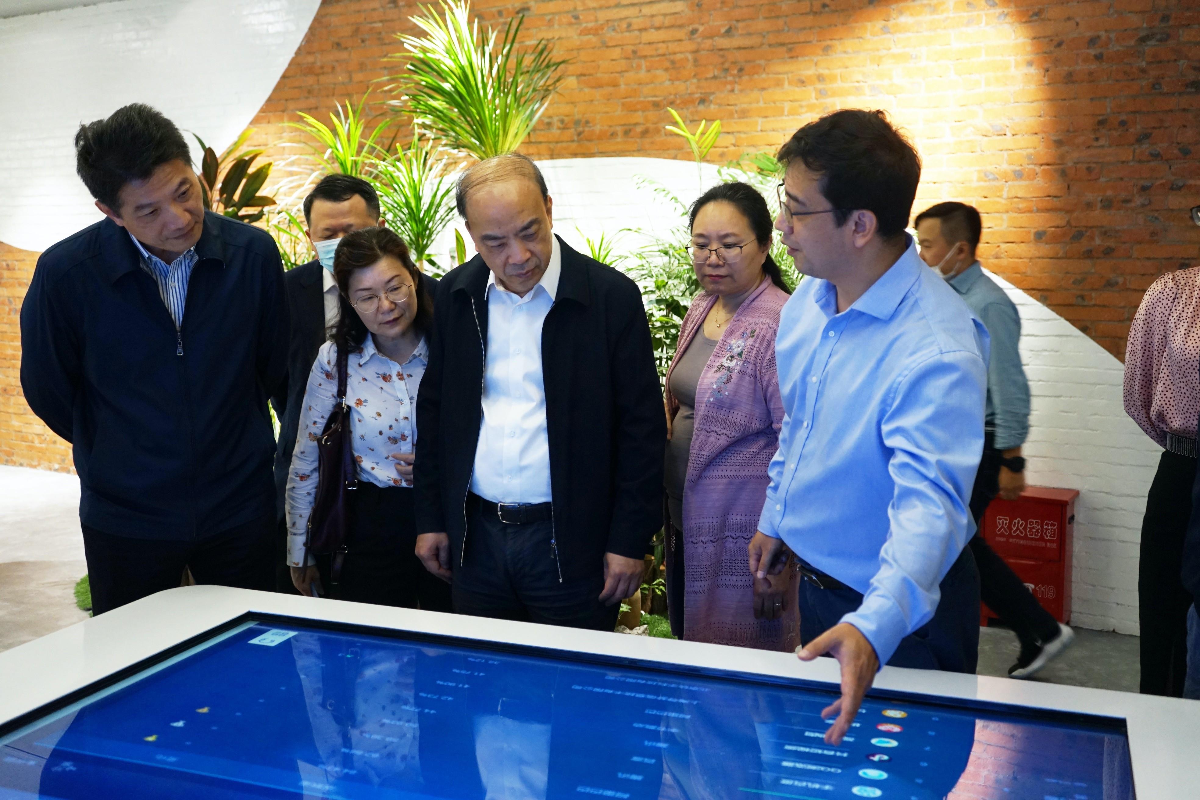 厦门市委领导到访TalkingData，探讨数字经济发展 - 知乎