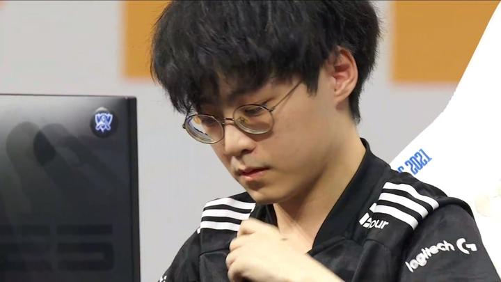 输给EDG后气急败坏？ShowMaker当众指责队友，结果被Khan当场反击 - 知乎