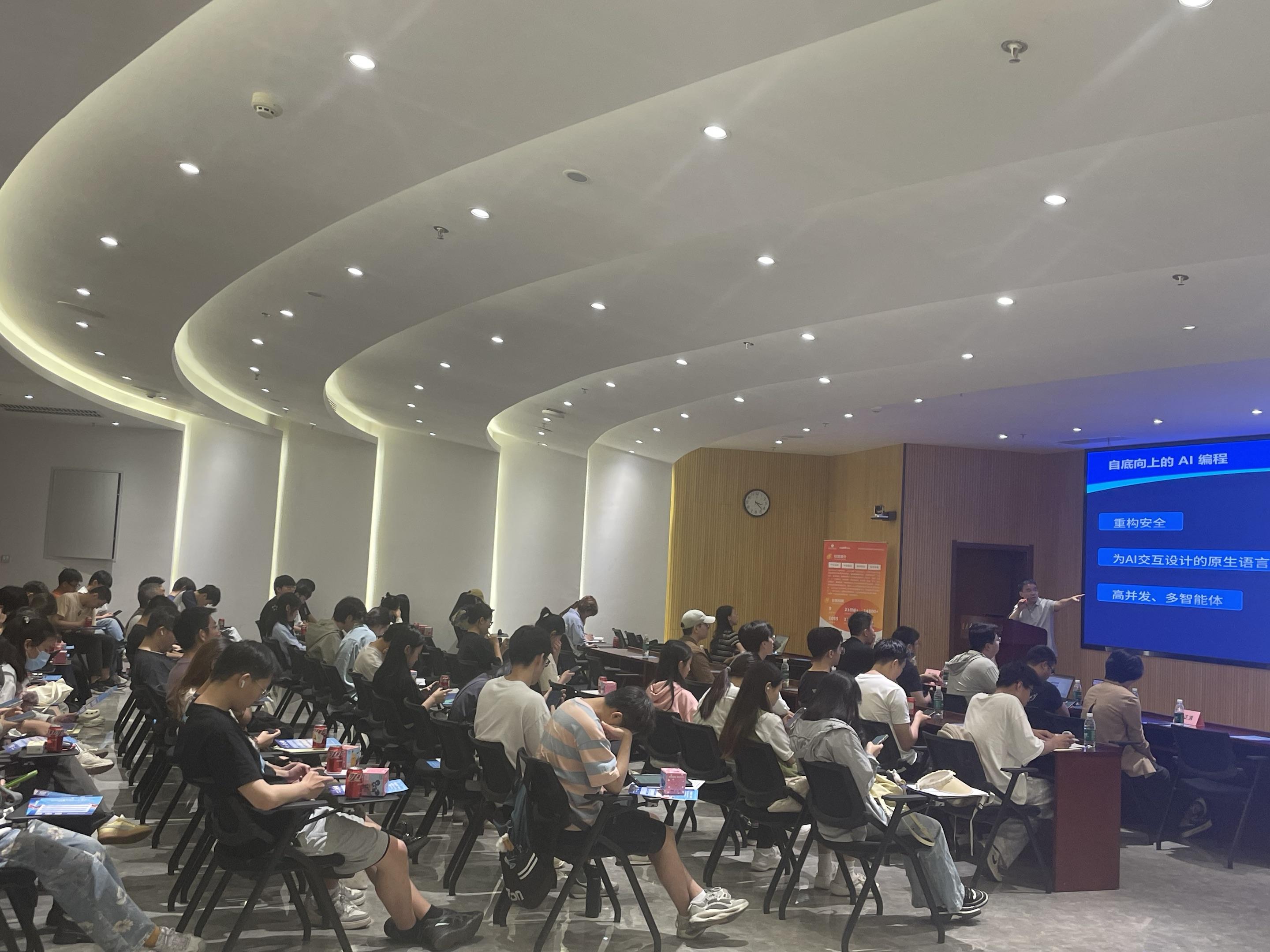 推动国产编程语言产学研融合，MoonBit 团队走进中科大、西交大等五所高校 - 知乎