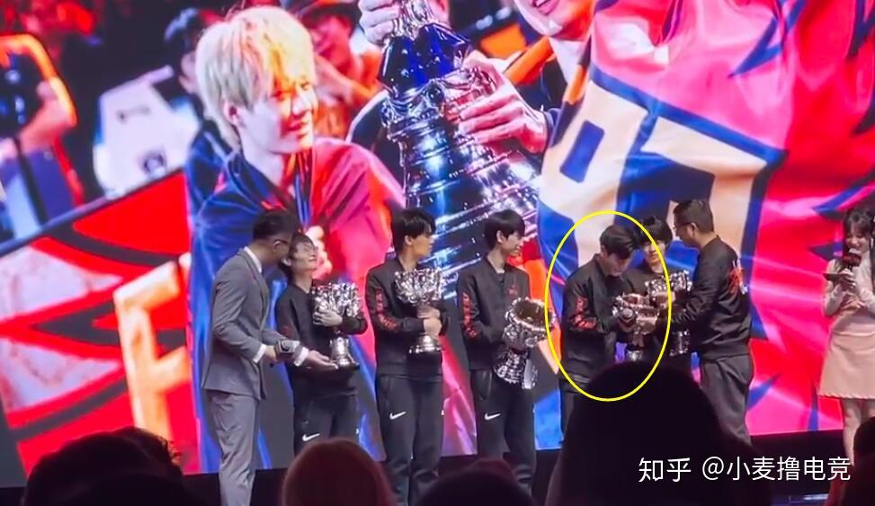 FPX三周年：xinyi退役仪式落泪，牛宝给出加入FPX原因 - 知乎