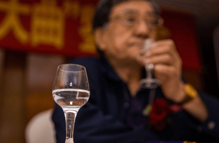 男人过了四十想喝酒就选这两种,千万不要委屈自己! 知乎