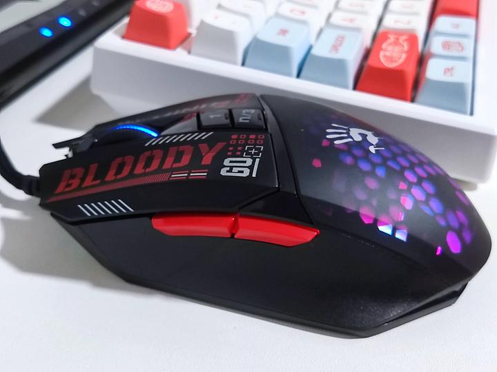 免驱调教、更轻更顺手——血手幽灵V8M Max Mini RGB游戏鼠标体验 - 知乎