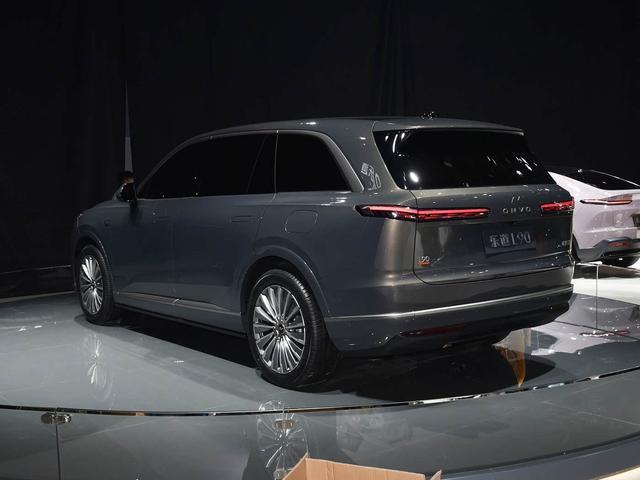 乐道L90首发亮相！定位大型SUV轴距3110mm，气场很足，六座布局 - 知乎