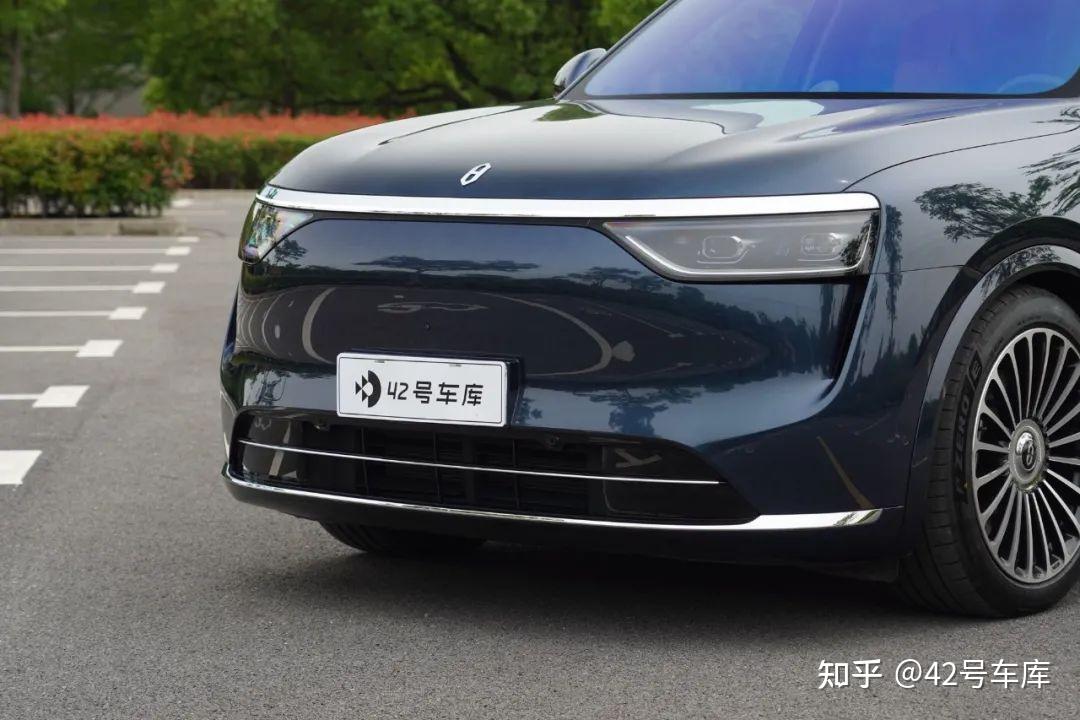 问界 M8 登顶大型 SUV 周销量榜，爆款密码是什么？ - 知乎