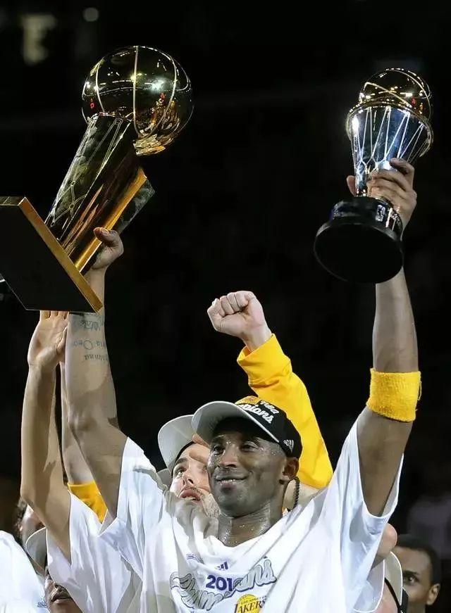 等待了十年！Kobe 5终于迎来了复刻！太帅了吧！ - 知乎