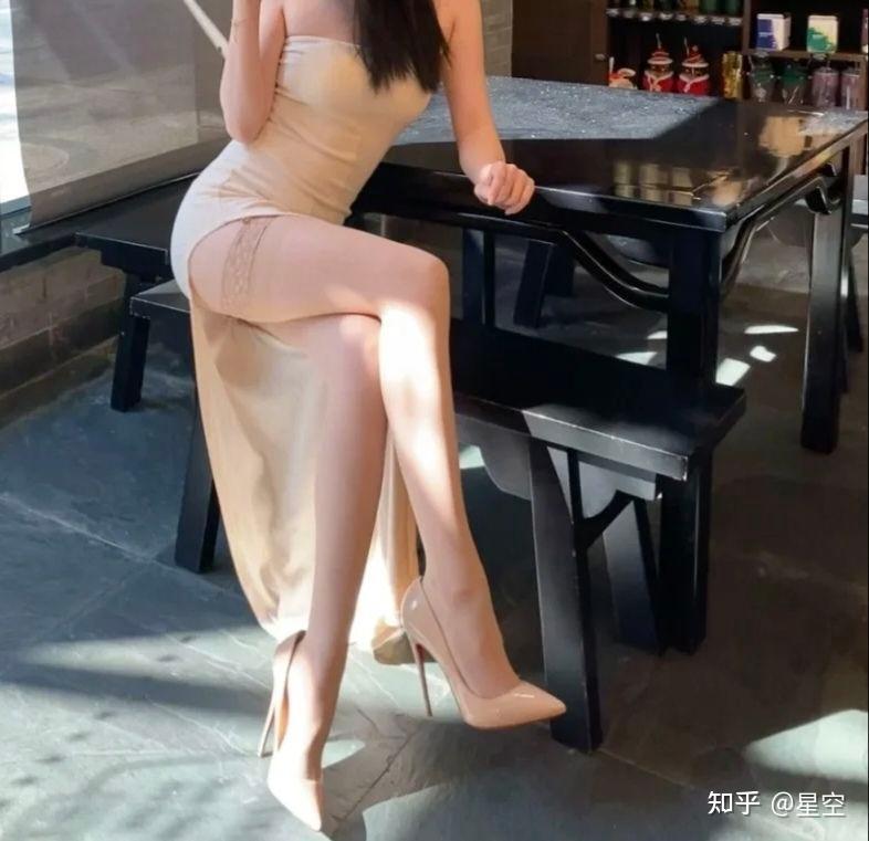 裙子开叉到膝盖上十多厘米算高开叉吗？ 知乎