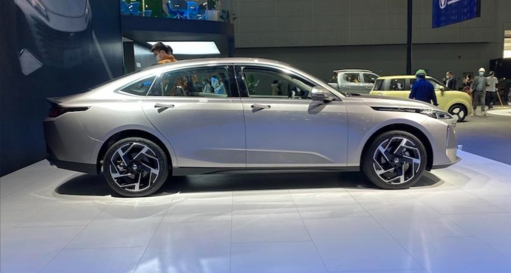 长安逸达正式亮相2022广州车展，搭蓝鲸新一代NE1.5T涡轮增压发动机 - 知乎