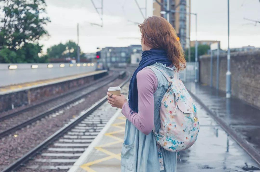 英语中Wait a moment 究竟要别人等多久？ - 知乎