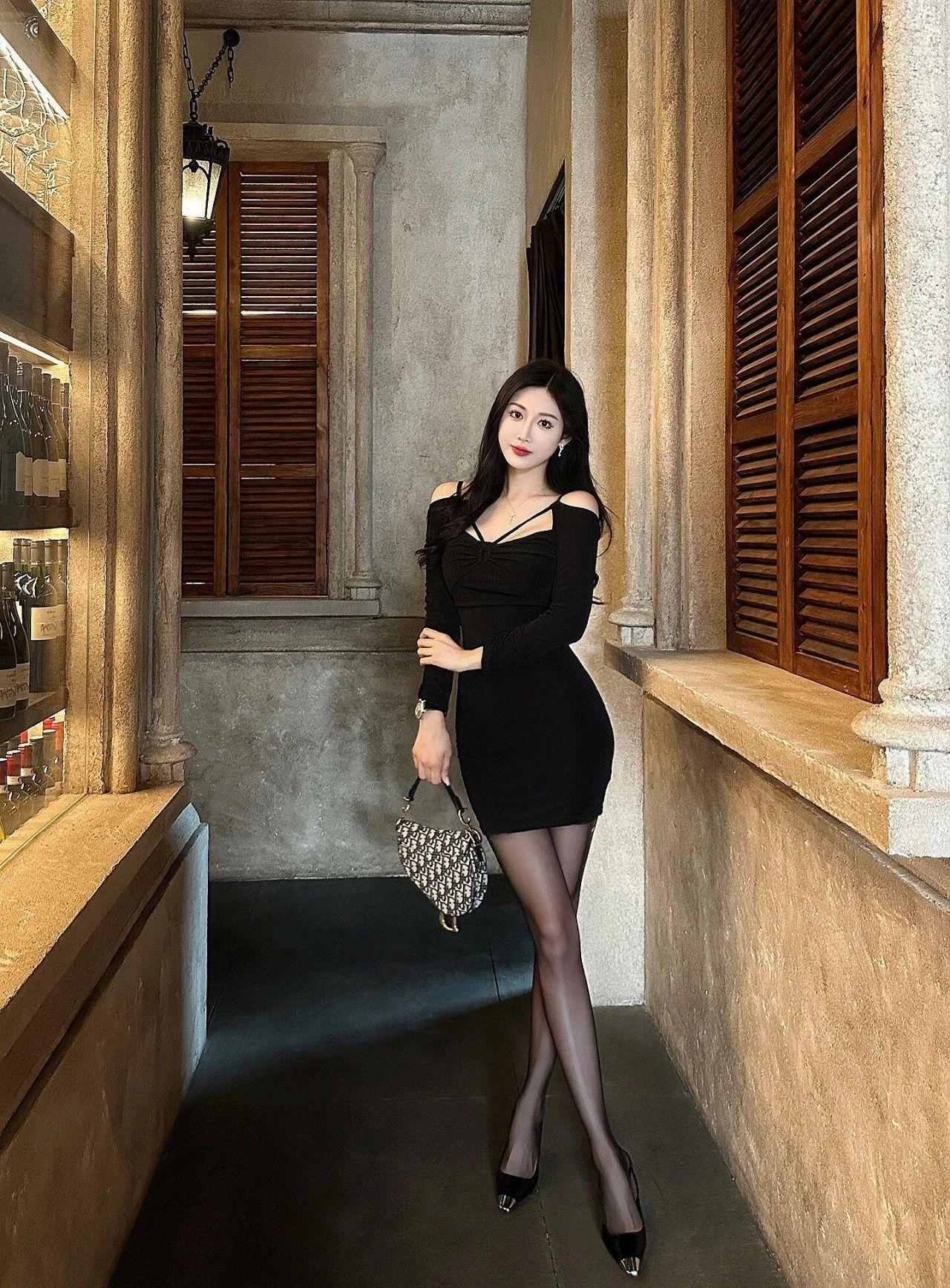 黑裙+黑丝丨167cm 47kg黑丝+黑裙+马鞍包穿搭指南服饰搭配 - 知乎