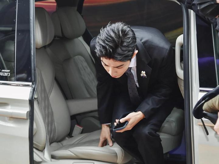 为什么「227网暴」事件，反而让肖战收获了海量被正义感召的粉丝 - 知乎