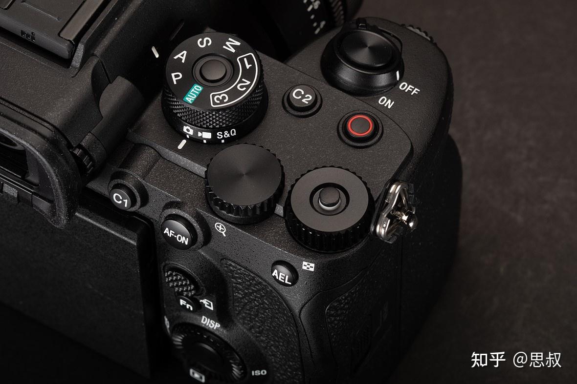 索尼a7m4和新出的a7r5怎么选？用途：拍风光，扫街和产品特写，偶尔拍视频。? - 知乎