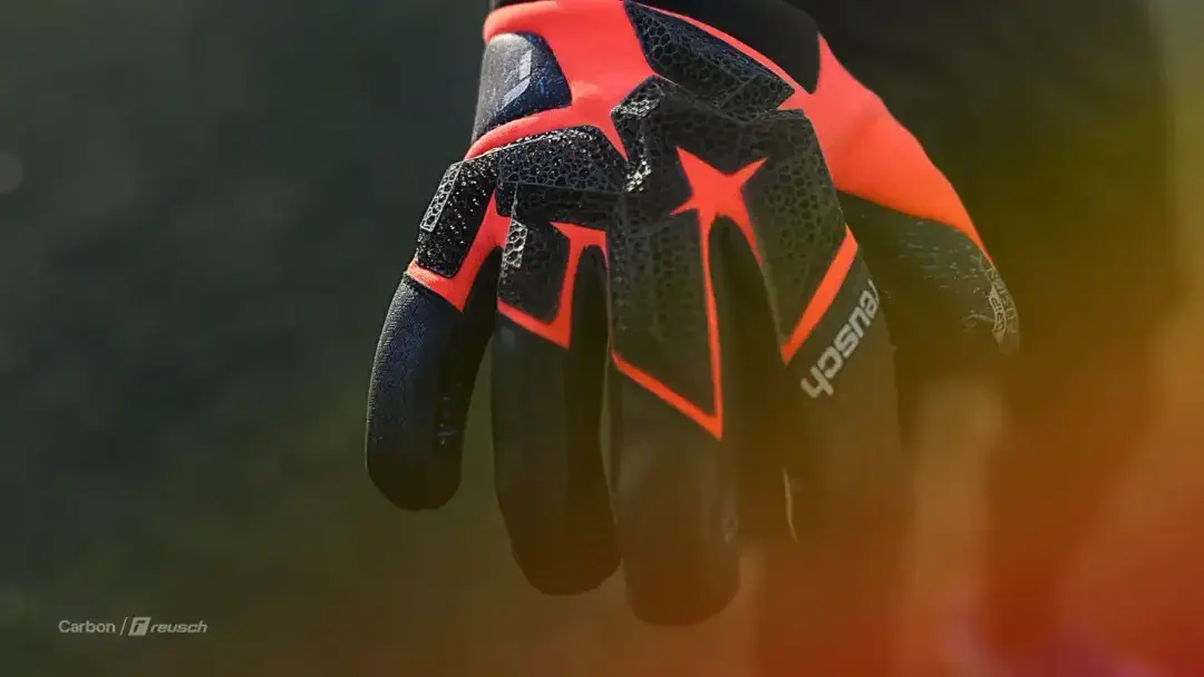 全球首款！Carbon 3D打印出“未来感”守门员手套 - 知乎