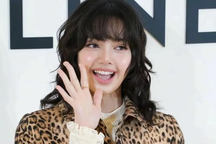 Lisa闯美后的第一个大饼来了？ab断送的演艺生涯，总有人能续上 - 知乎