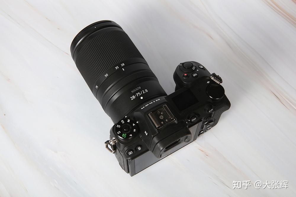 拍人像应该入手 Z28-75 F2.8 还是 Z85 F1.8？
