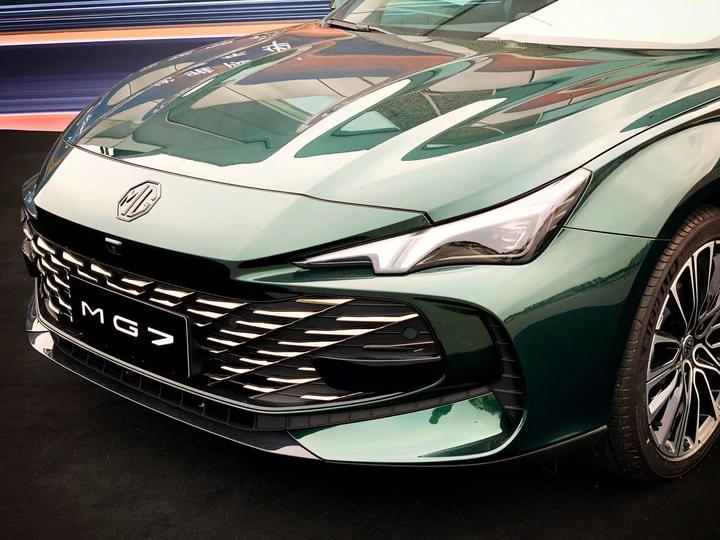 卷王驾到 售价11.98起 至美顶格轿跑MG7上市 - 知乎