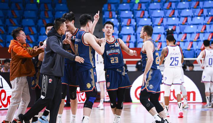 18岁CBA首秀就绝杀，新赛季CBA青春飞扬！ - 知乎