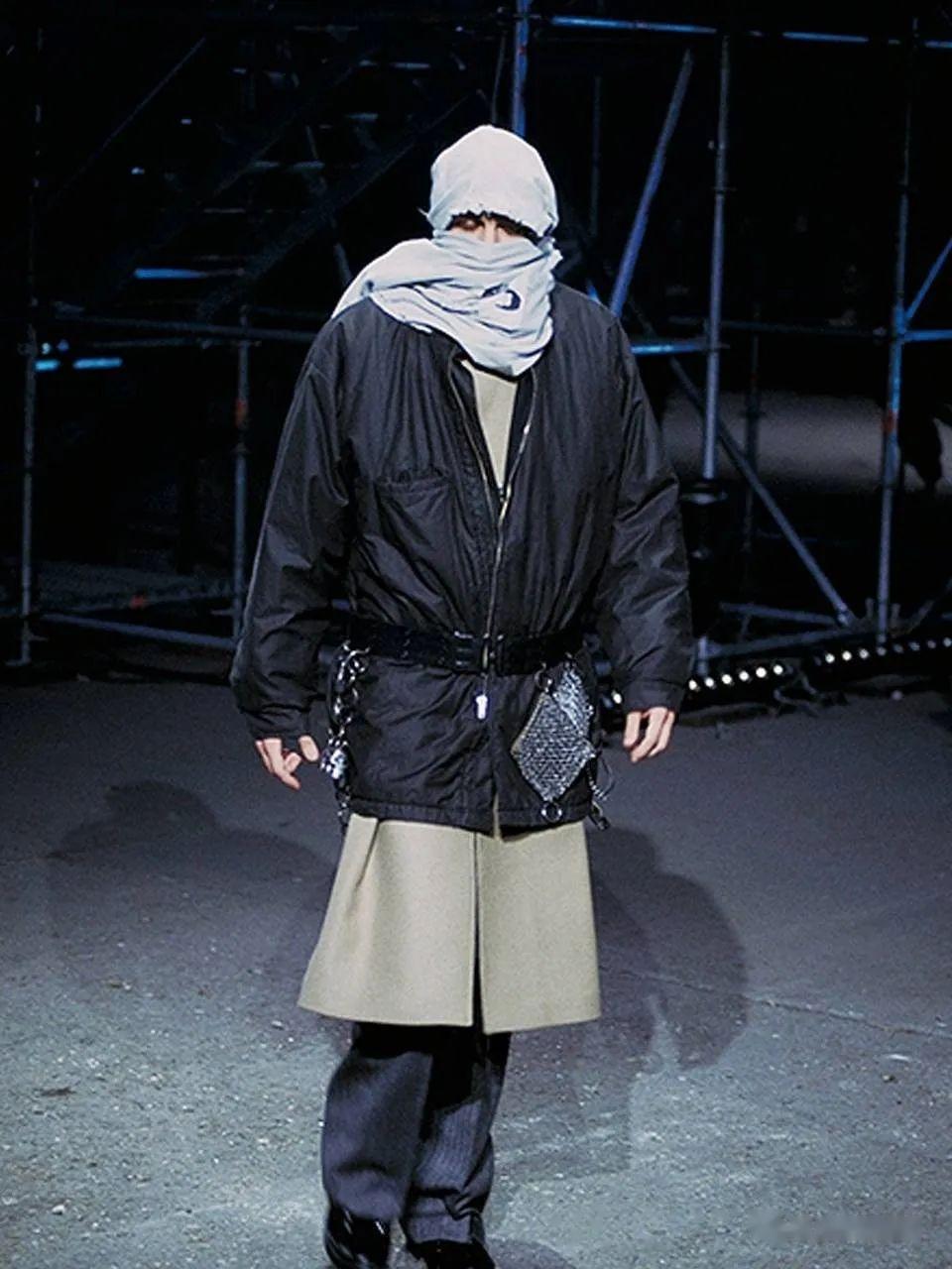 永远热泪盈眶的叛逆少年，一起回顾Raf Simons 27年设计生涯的经典时刻。 - 知乎